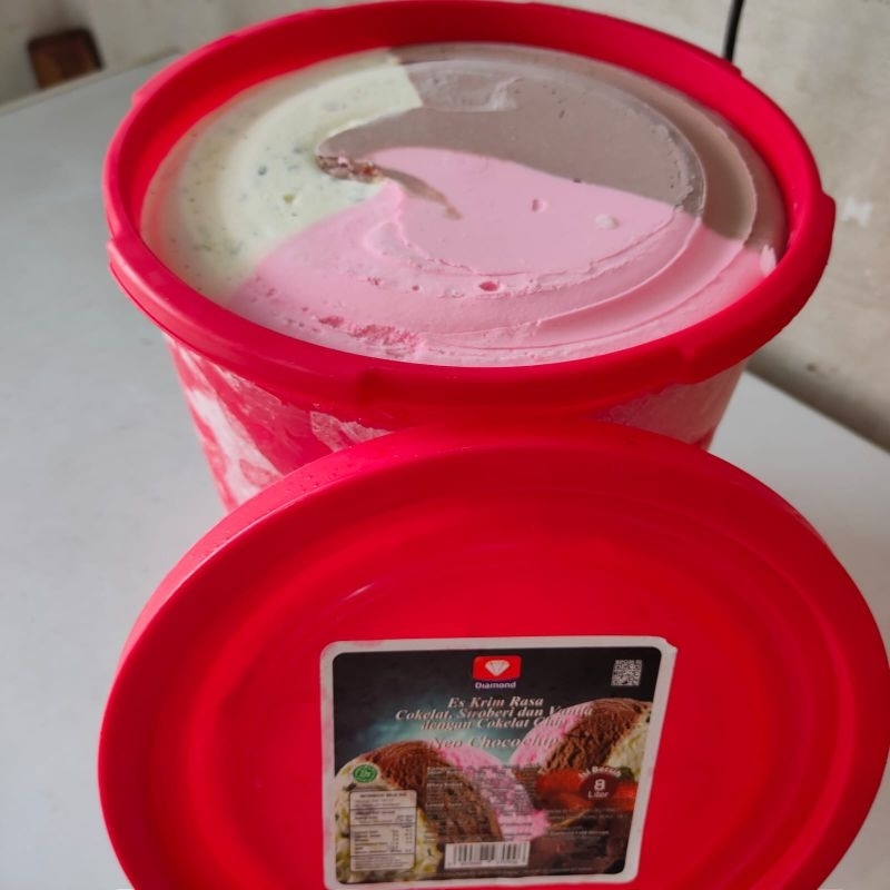 Jual ICE CREAM DIAMOND NEOPOLITAN CHOCHOCHIPS 3 RASA UKURAN 8 LITER ...