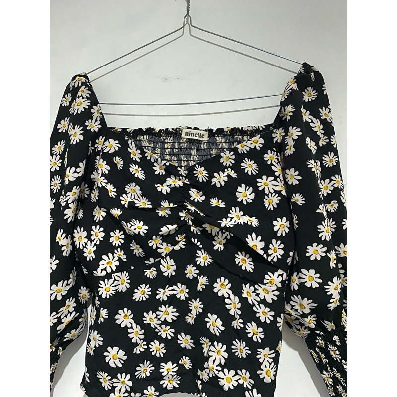 Jual PRELOVED - Sabrina Top Daisy (Ninette) | Shopee Indonesia