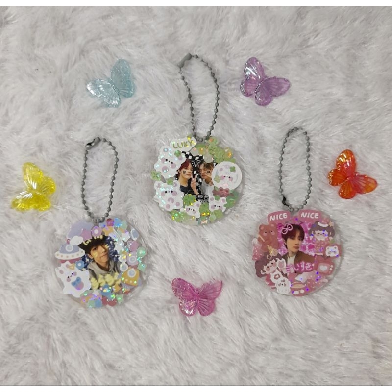 Jual Gantungan Akrilik Kpop Deco Sticker 1 sisi by ddandelionn | Shopee ...