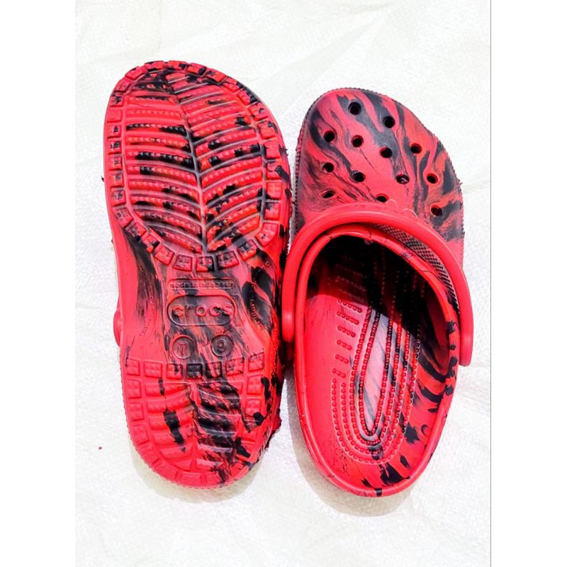 Jual CROCS RED MARBLE 100% ORIGINAL DEFFECT | Shopee Indonesia