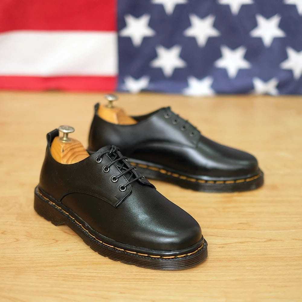 Jual Sepatu Docmart Low Boots Pria Smootth Hole Classic Smoots Leather ...