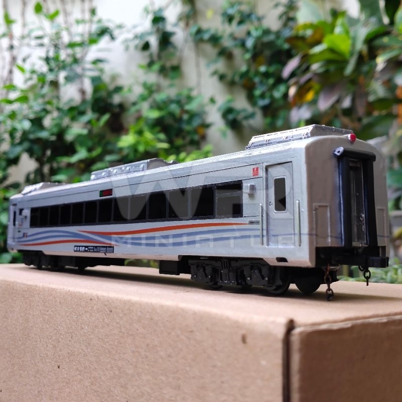 Jual Miniatur Kereta Api Indonesia Gerbong Eksekutif Stainless Steel ...