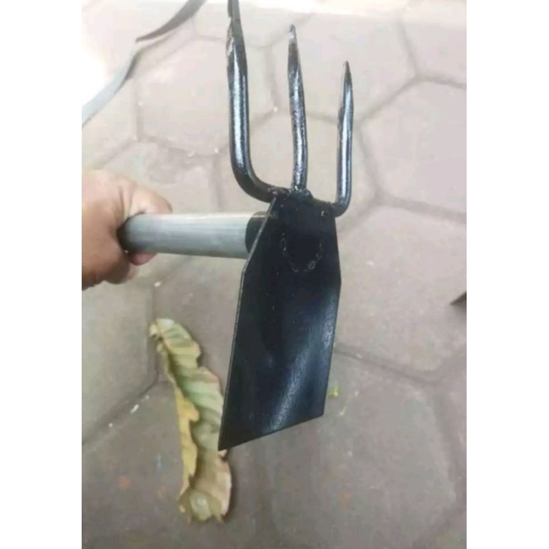Jual Cangkul garuk 2 in 1 gagang besi pacul/garuk tanah | Shopee Indonesia