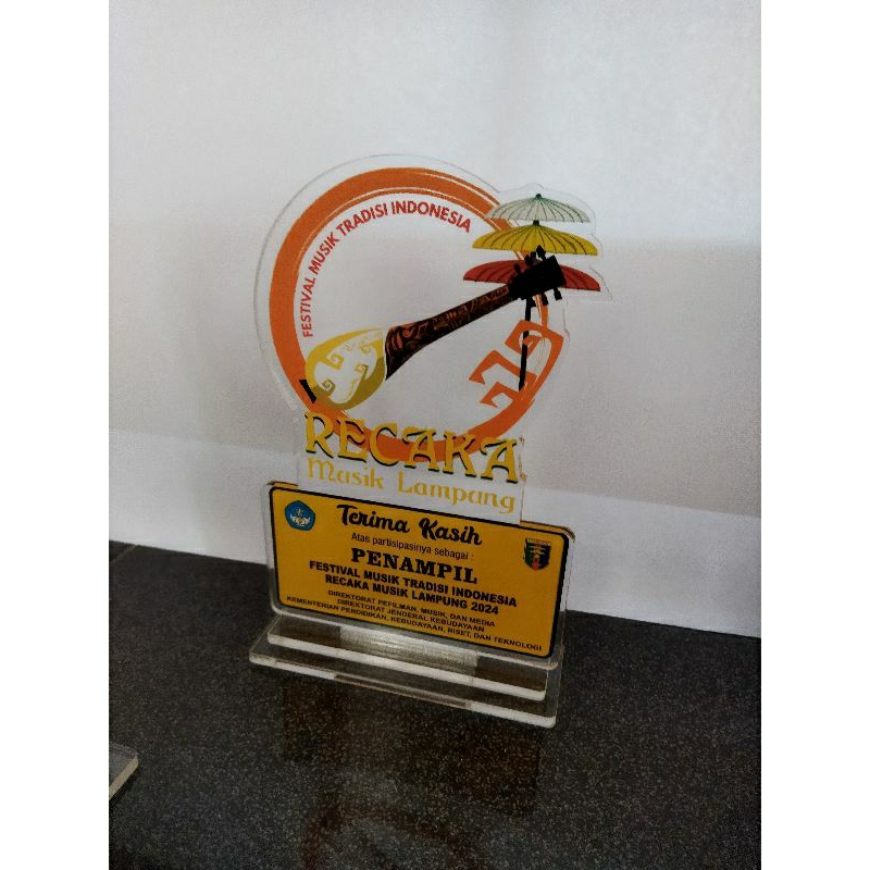 Jual plakat trophy akrilik custom bebas cetak UV proses cepat | Shopee ...