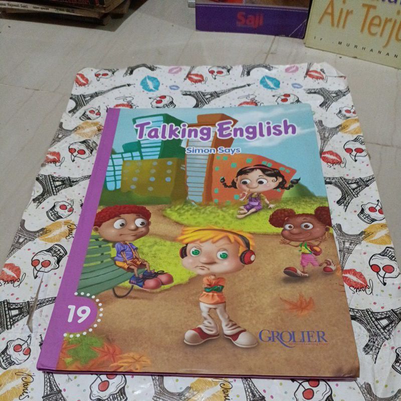 Jual Buku import Talking English 19 - Simon Says | Shopee Indonesia
