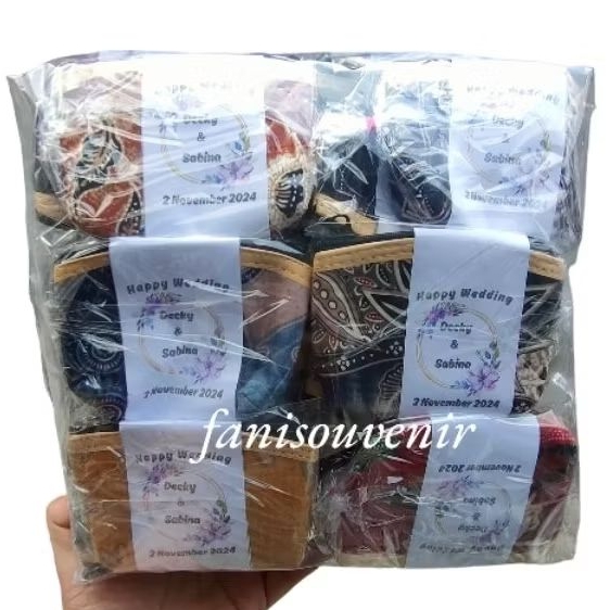 Jual SOUVENIR DOMPET KOIN BATIK KOTAK KEMASAN PLASTIK FREE CETAK NAMA ISI 50 PCS | Shopee Indonesia