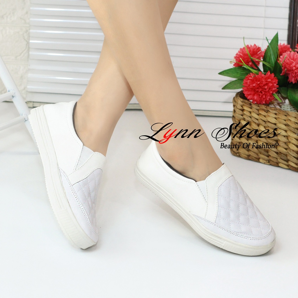 Jual Lynn Sepatu Kets Wanita Slip On Sporty K23A - Hitam / Putih ...