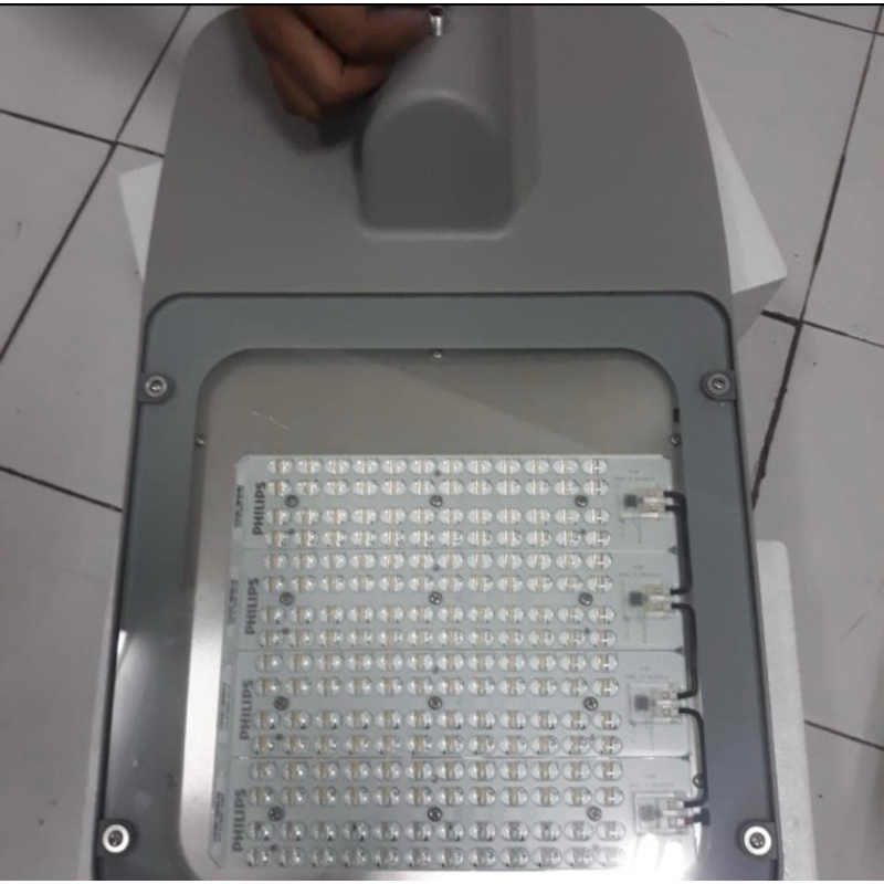 Jual Pju philips led 150w di jual murah salah spek pemasangan sisa ...