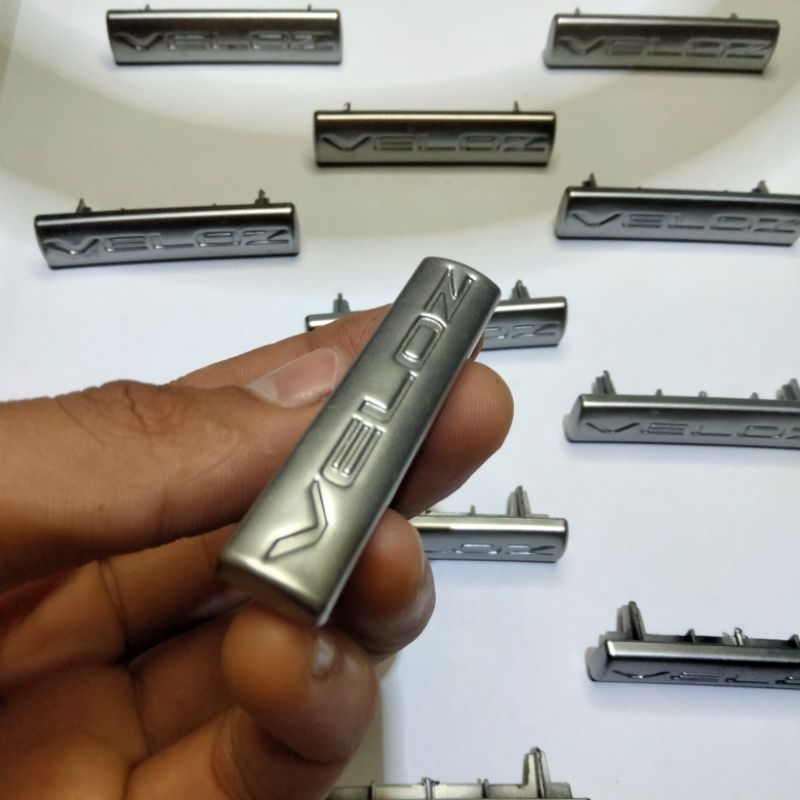 Jual LOGO emblem Avanza veloz DASBOARD LACI VELOZ ORIGINAL 100% ...