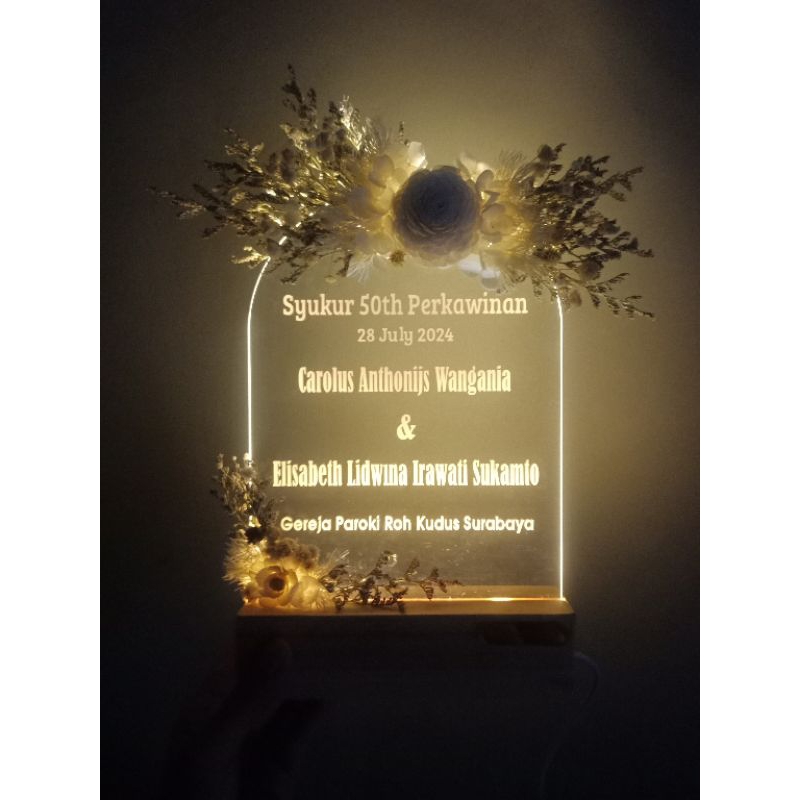 Jual custom akrilik bunga kering kado wisuda ulang tahun pacar / teman ...