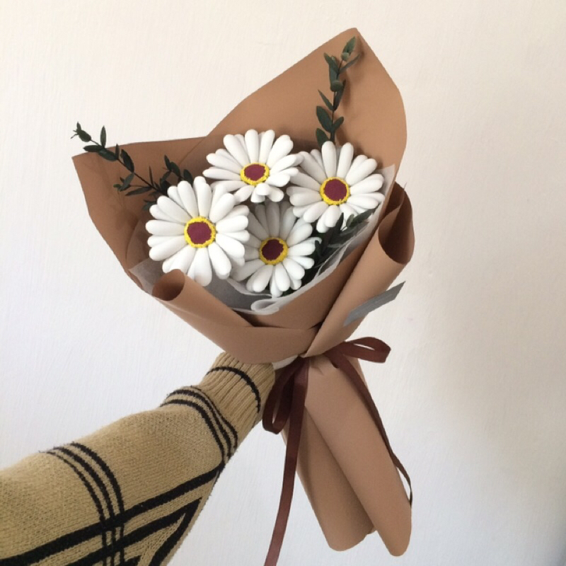 Jual Revalarose flower Hand Bouquet 4 Tangkai Daisy Putih Custom warna ...