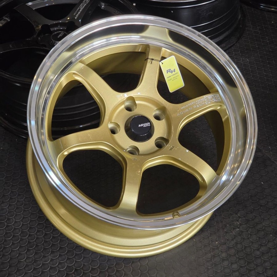Jual velg mobil ring 18 ADVAN R6 FLOW FORMING lebar 9,5 ET 25 R18 zenix venturer reborn | Shopee ...