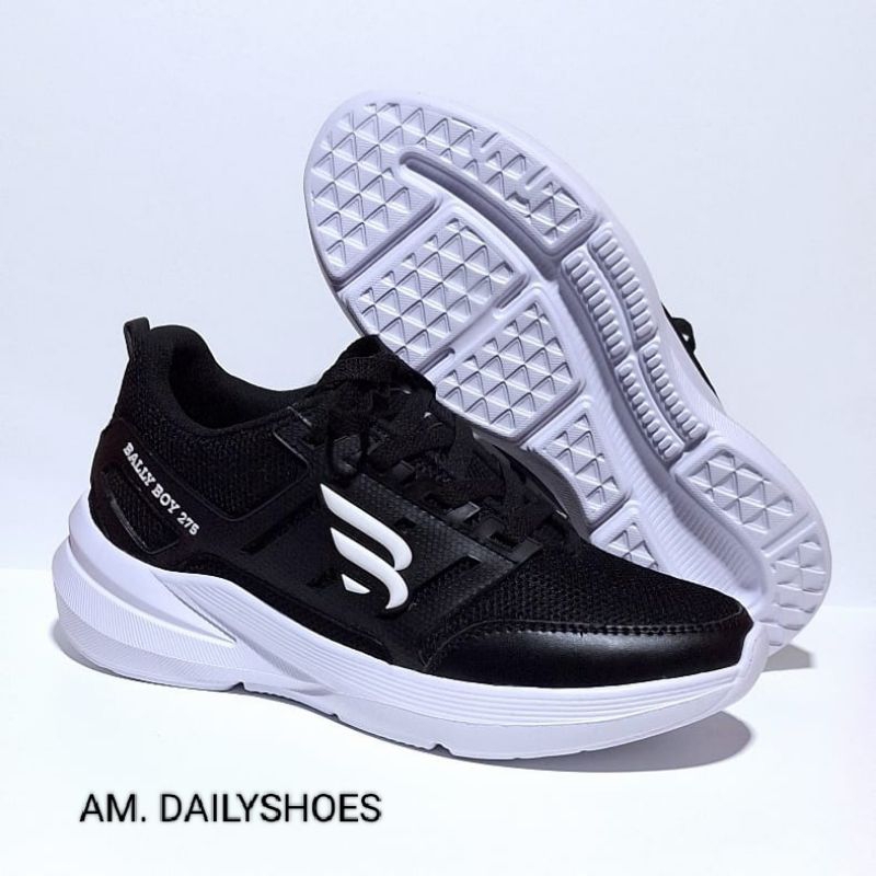 Jual SEPATU SNEAKERS REALPICT TERBARU HITAM POLOS/ SEPATU OLAHRAGA ...