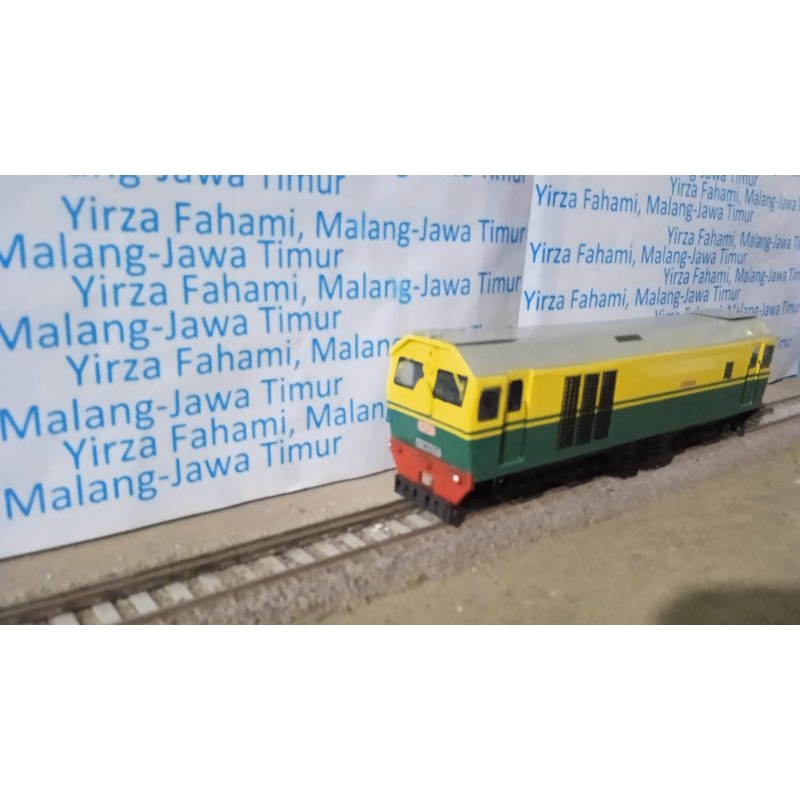 Jual Miniatur Lokomotif Kereta Api Indonesia BB 305 CFD livery PJKA ...