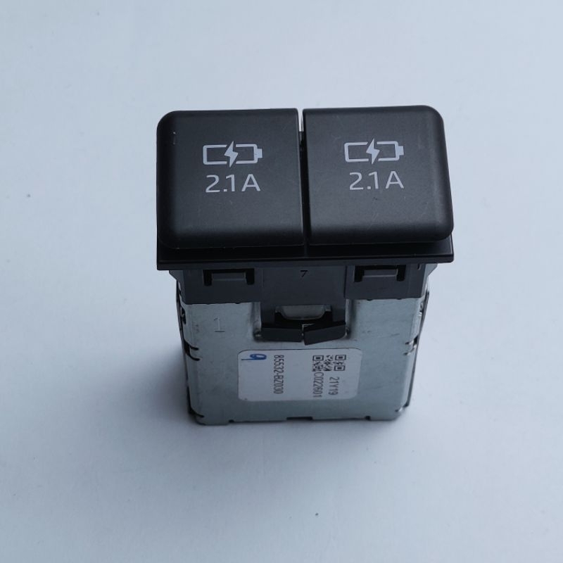 Jual Socket soket charger cas HP USB Avanza Xenia Raize Rocky original ...