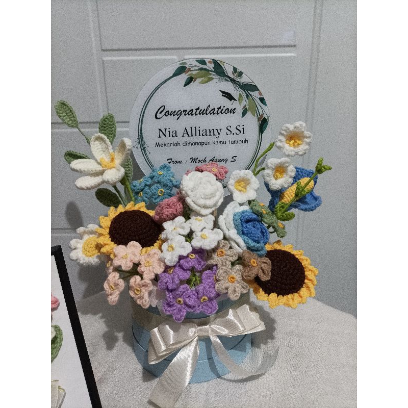 Jual Acrylic Bloom Box Crochet Flowers Custom|Karangan Bunga Rajut ...