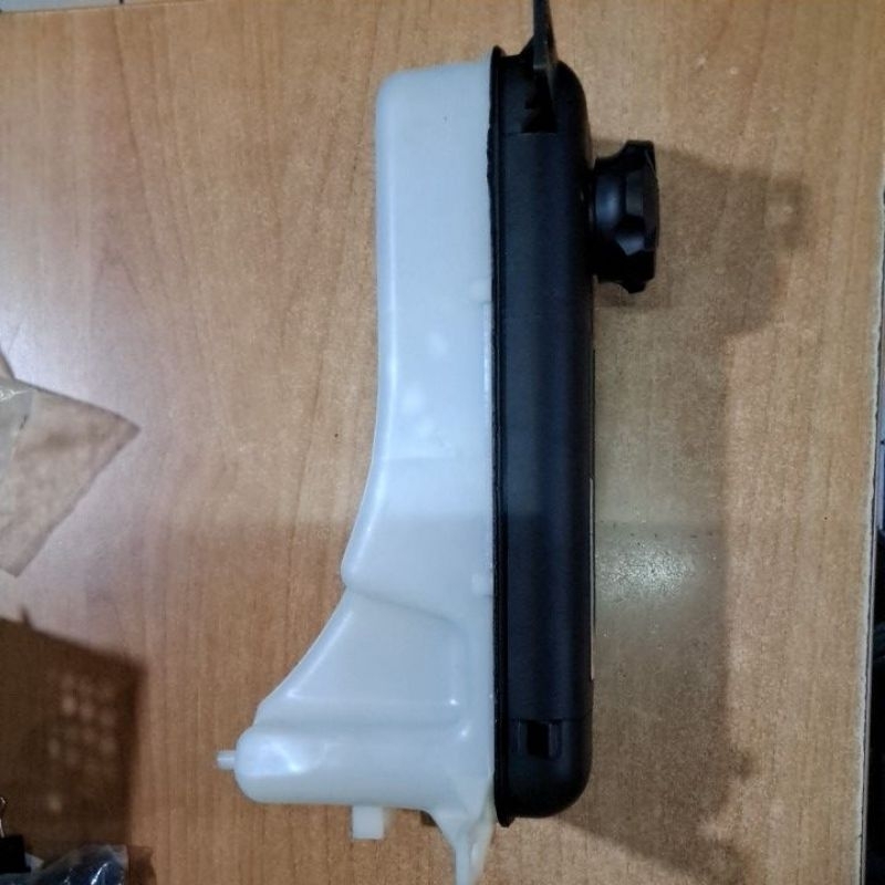 Jual TABUNG RADIATOR TANK ASSY RESERVOIR HYUNDAI MATRIX - ASLI | Shopee ...