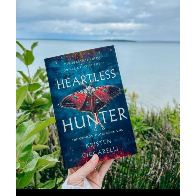 Jual Heartless Hunter (The Crimson Moth) | Shopee Indonesia