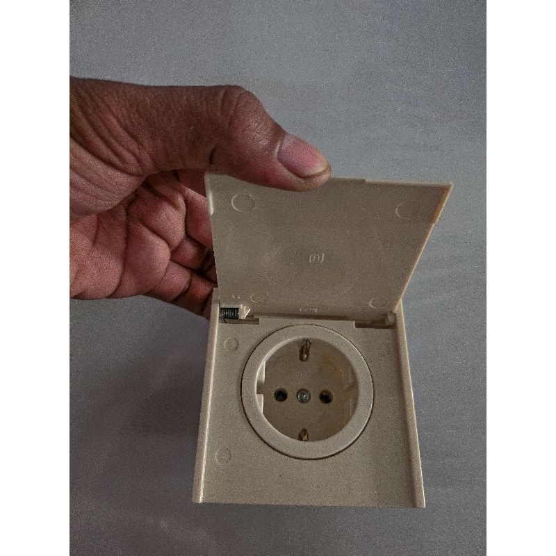Jual socket outlet with hinged cover | Shopee Indonesia