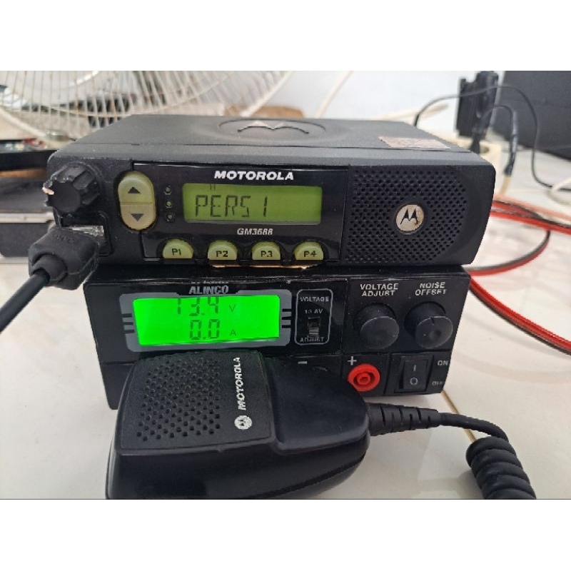 Jual RADIO RIG MOTOROLA GM3688 UHF 403 MHZ KONDISI NORMAL | Shopee ...