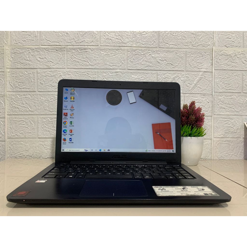 Jual Laptop Asus Second 1 Jutaan.Laptop Asus E402W,AMD E2,Ram 4,HDD ...