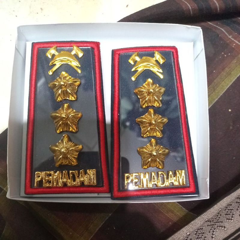 Jual pangkat pemadam 4b lis merah pangkat damkar | Shopee Indonesia