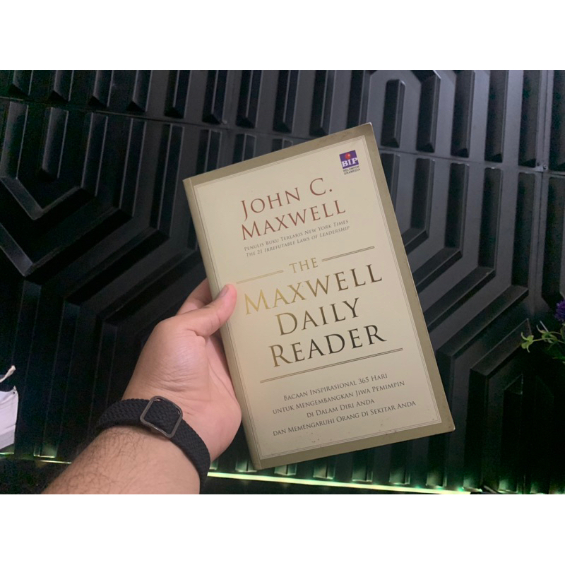 Jual Buku Maxwell Daily Reader | Shopee Indonesia