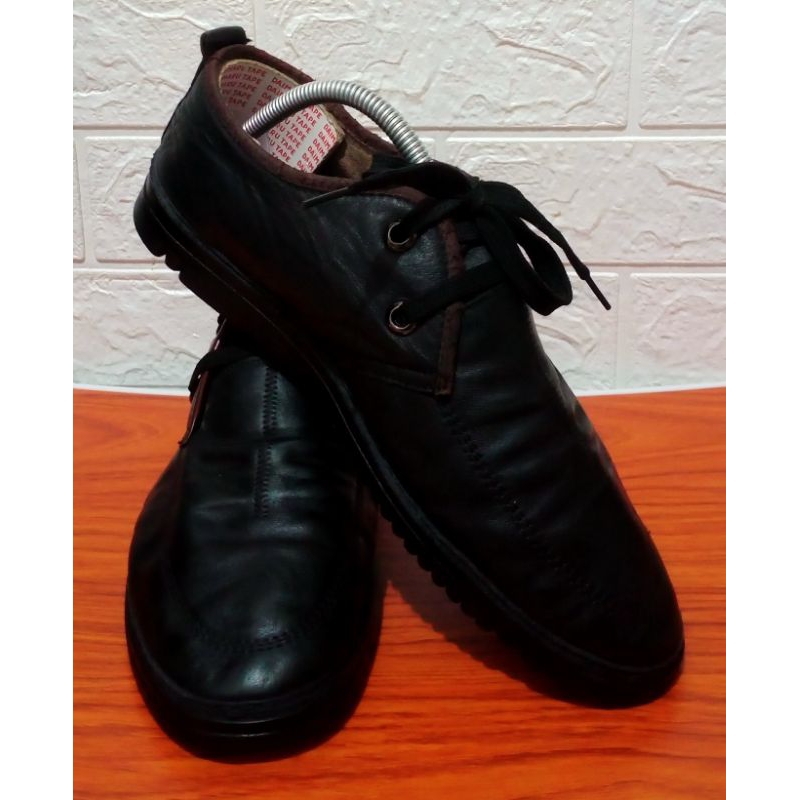 Jual Sepatu pria kulit full black second original | Shopee Indonesia