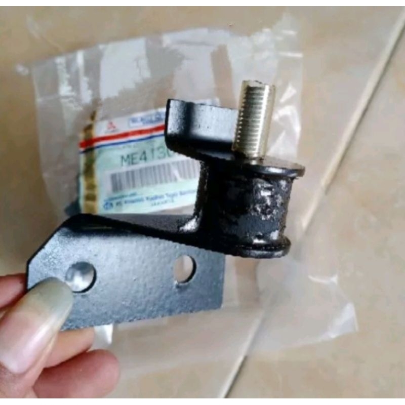 Jual braket cerobong filter udara atas canter ori | Shopee Indonesia