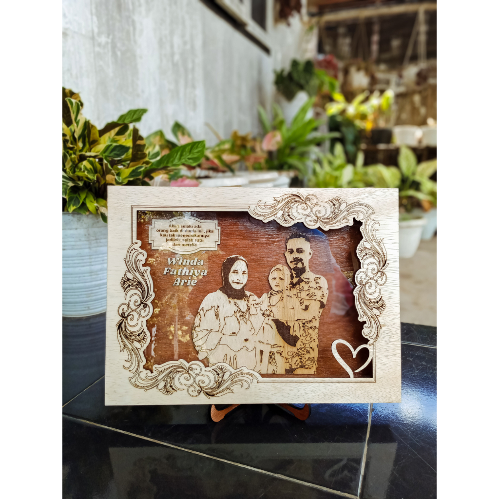 Jual Foto keluarga sketsa frame kayu unik | Shopee Indonesia