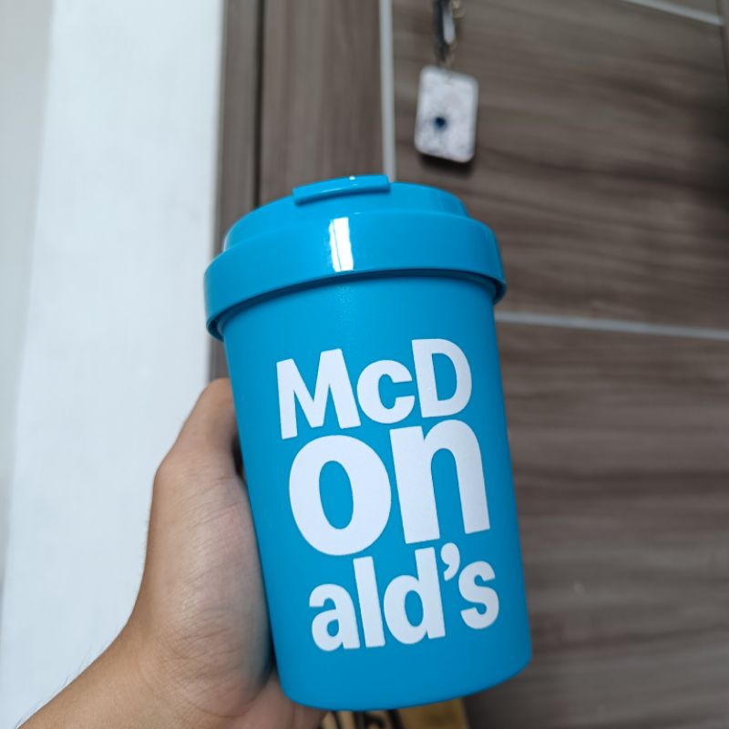 Jual Tumbler McD Biru Blue 2023 560ml - McDonald's | Shopee Indonesia
