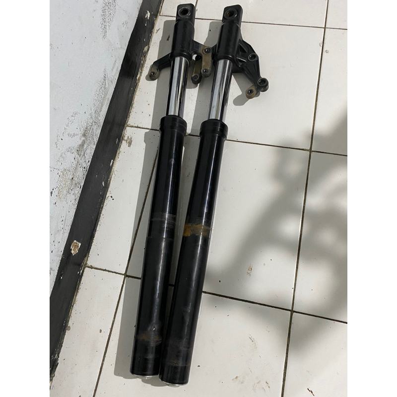 Jual as Up side Down USD shock shockbreaker depan yamaha r15 v3 vva | Shopee Indonesia