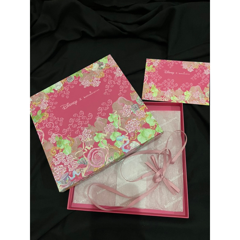 Jual Kotak/Box Buttonscarves x Disney (Wonderland,Dream Park, Little ...