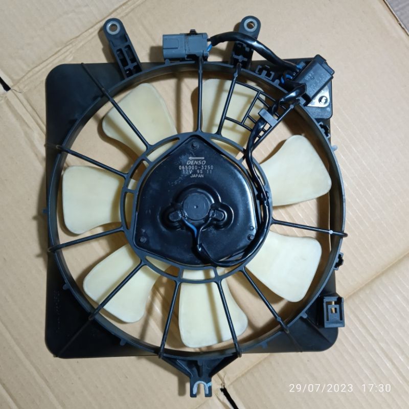 Jual Shroud fan motor extra fan AC kipas radiator honda jazz gd3 2001-2007 original KOMPLIT ...