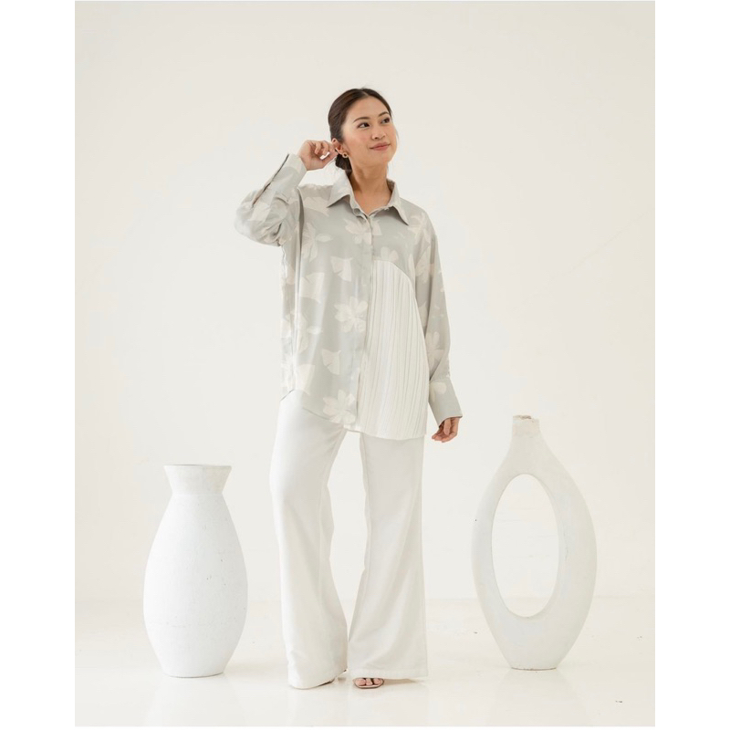 Jual studio tui preloved nala pleated shirt | Shopee Indonesia