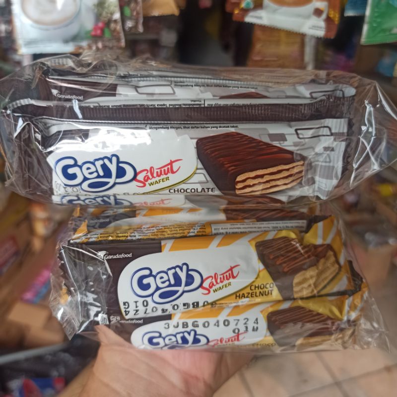 Jual Gery Saluut Wafer Cokelat Hazelnut | Shopee Indonesia