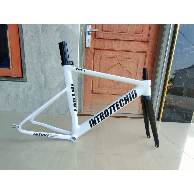 Jual Fixie Frame Introtechi Aero Include Frameset BB Clamp Seatpost ...