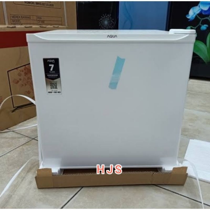 Jual KULKAS MINI BAR AQUA AQR-D50F(W LOW VOLTAGE 47L 20 Watt - PUTIH/SILVER/HITAM | Shopee Indonesia