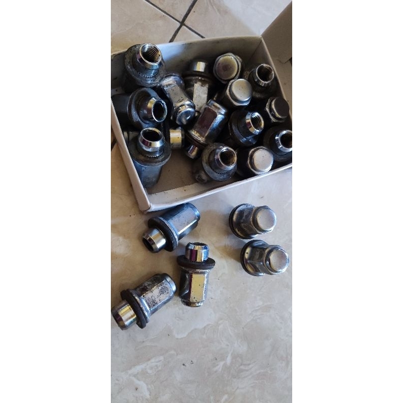 Jual 1pcs Baut Roda Toyota Kijang Innova Krista LGX Ori Copotan Lug Nut ...