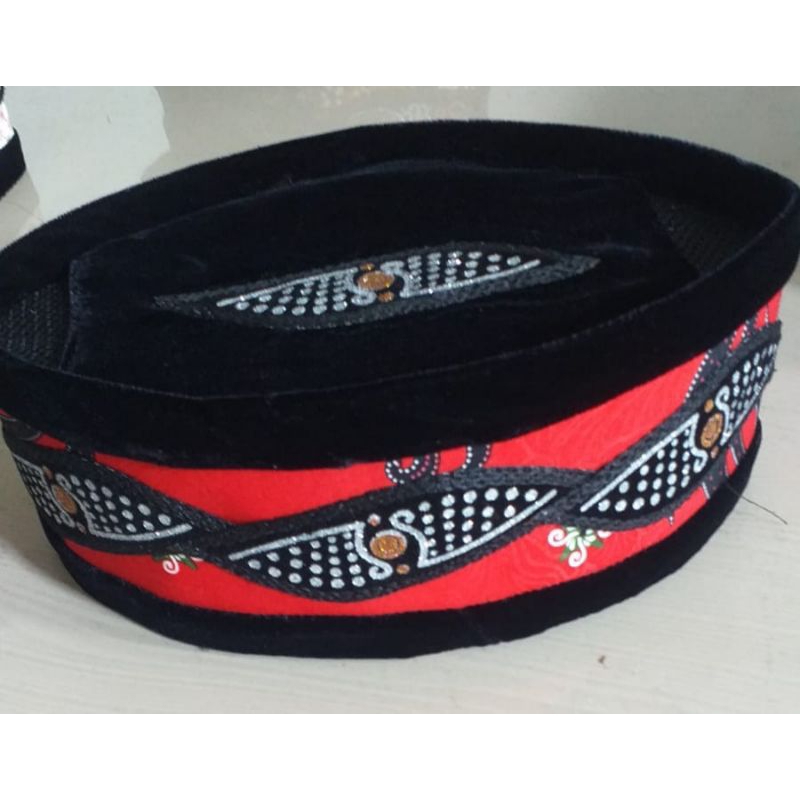 Jual Peci Songkok Kopyah Terbaru Corak Batik Merah KLASIK | Shopee ...