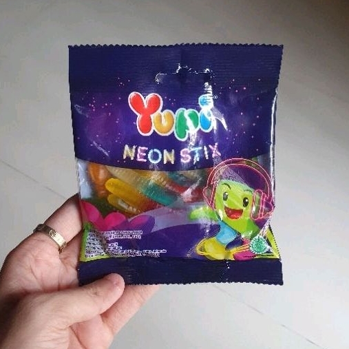 Jual Yupi NEON STIX permen bentuk CACING 45gr | Shopee Indonesia