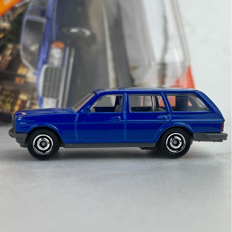 Jual Matchbox Mercedes benz w123 wagon (loose) | Shopee Indonesia