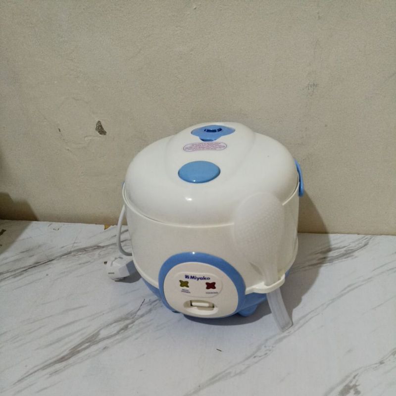 Jual Miyako magic com mini 606 Rice Cooker 0,6 liter | Shopee Indonesia