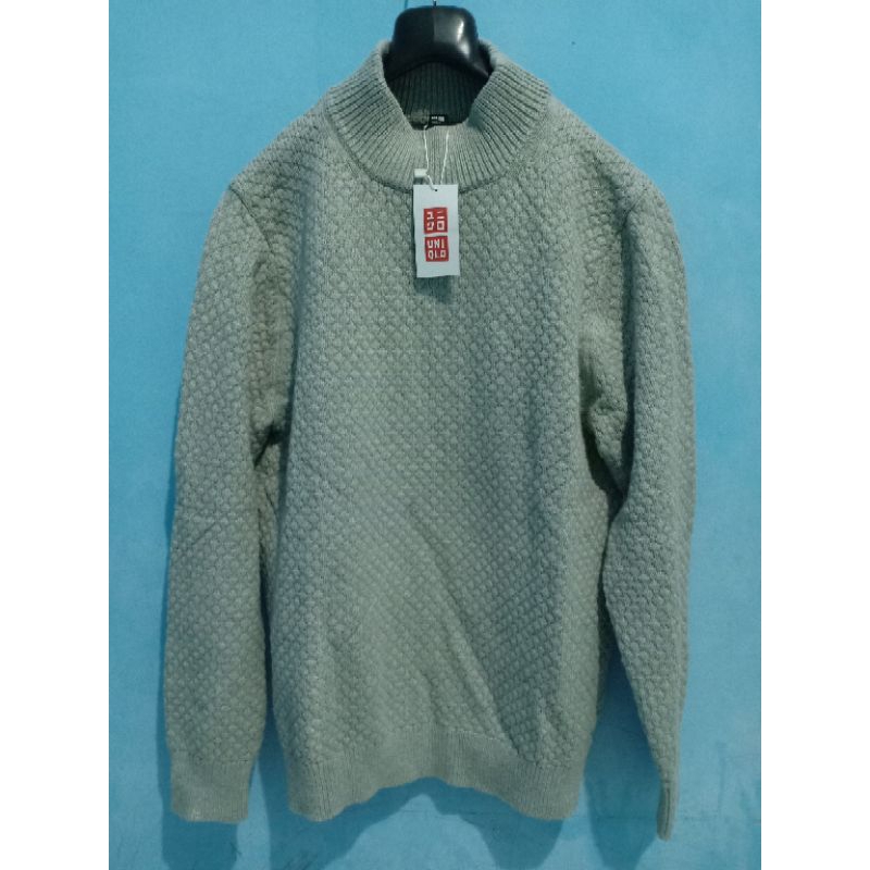 Jual SWEATER MODEL TURTLENECK UNIQLO TEBAL ( LIKE NEW ) | Shopee Indonesia