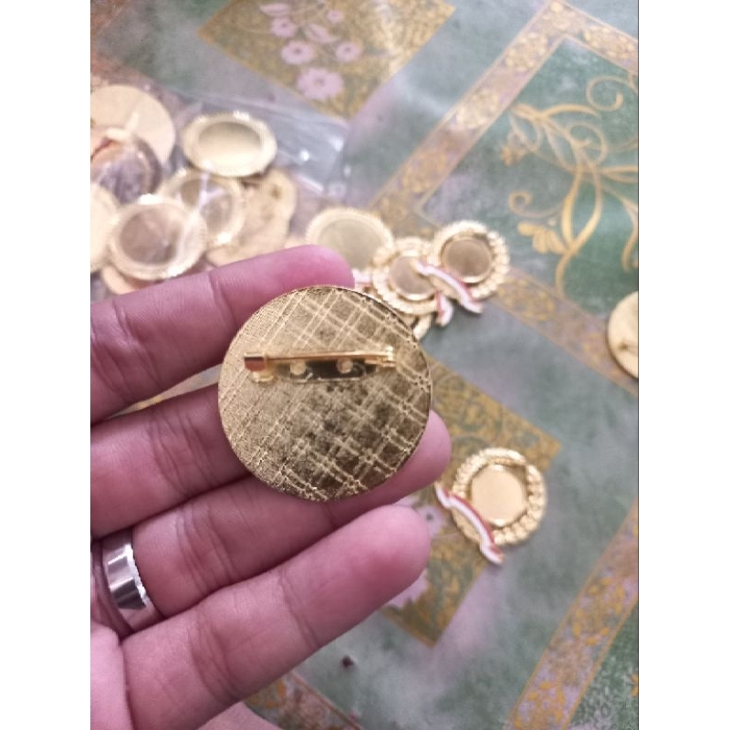 Jual Pin Custom logo tumpuk magnet'peniti | Shopee Indonesia