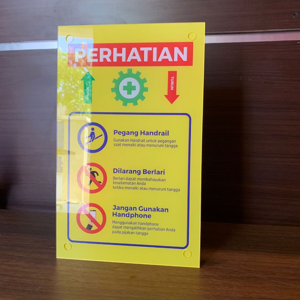Jual Akrilik Peraturan Menaiki Tangga Kuning | Aturan Naik Turun Tangga ...