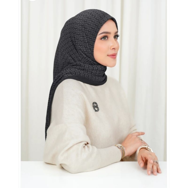 Jual Buttonscarves Tapis Pleated Square, Tapis Shawl Pleated Coral NWT | Shopee Indonesia