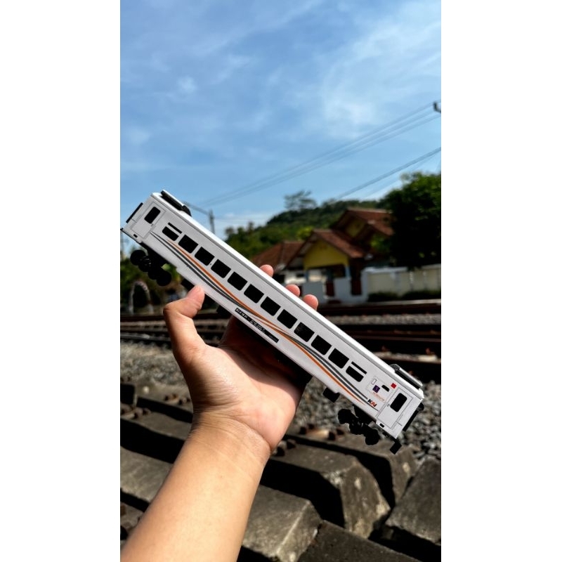 Jual MAINAN KERETA API KAYU, GERBONG EKSEKUTIF PUTIH | Shopee Indonesia