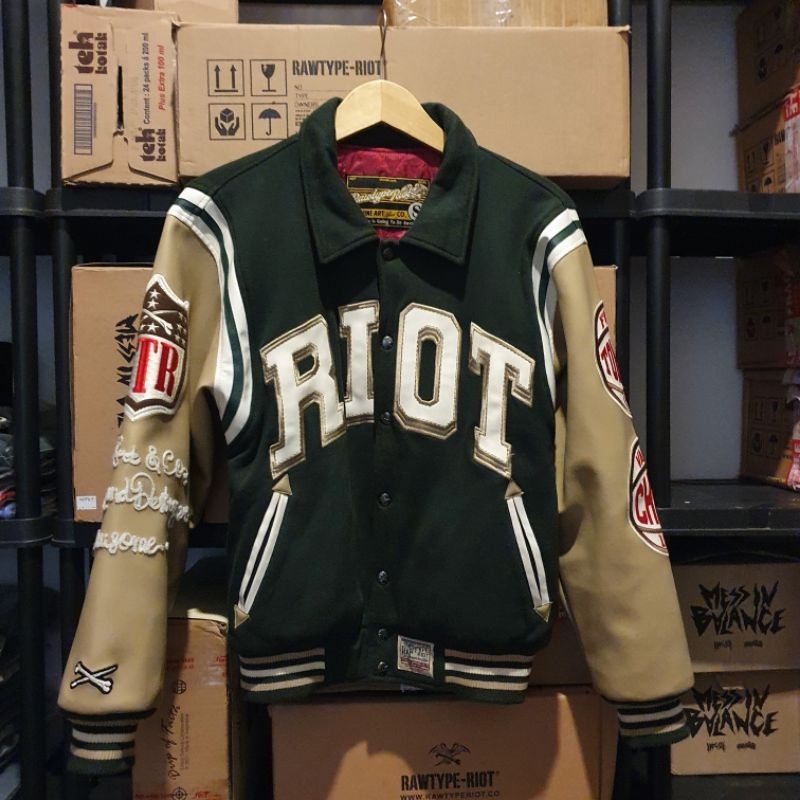 Jual VARSITY CHAMP RAW TYPE RIOT TOMCAT 4 ORIGINAL LIMITED EDITION ...