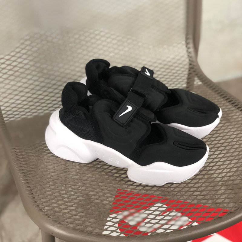 Jual Sepatu Sneakers Nike Aqua Rift Black and White Women | Shopee ...